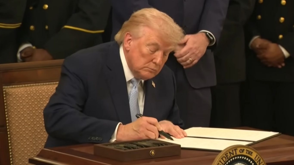 U.S. Treasury to add Donald Trump's signature to Dollar bills